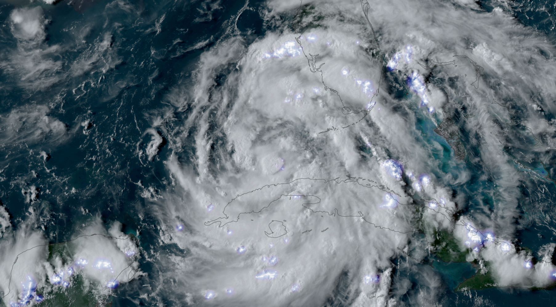 La tempête tropicale Debby atteint la côte de la Floride et inonde Fort ...